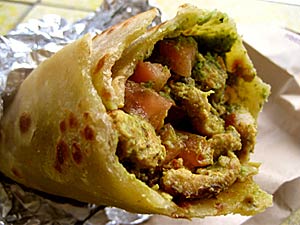 सुबह का टेस्‍टी नाश्‍ता ऑलू रोटी रोल | Recipe To Make Aloo Roti Roll ...