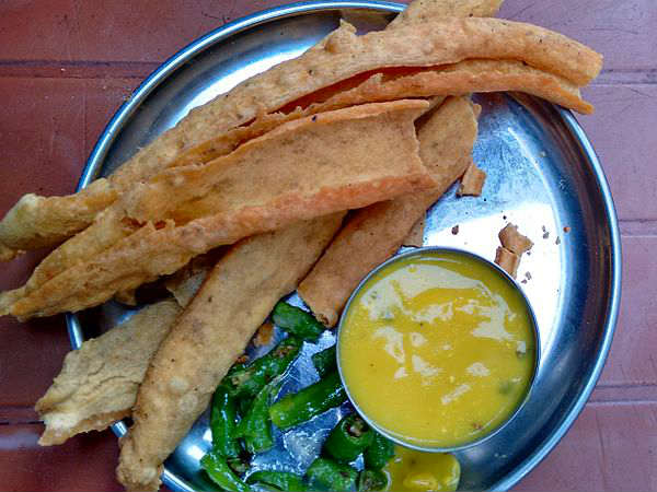 गुजराती फाफड़ा बनाने की विधि | Easy And Simple Fafda Recipe - Hindi Boldsky