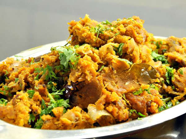 गरमा गरम रोटी के साथ जरुर खाएं झुणका भाकरी | How to make Zunka Bhakar ...