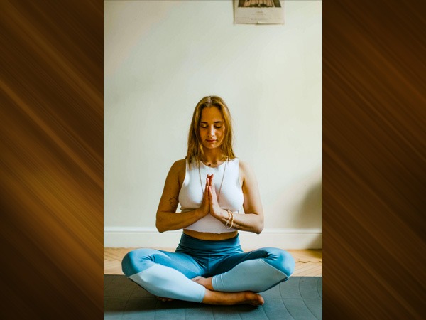 मलाइका अरोड़ा से सीखें तनाव और गुस्से से राहत पाने का बस एक मिनट का ...