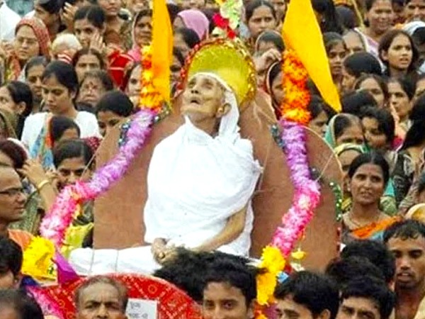 कैसे होता है जैन मुनियों का अंतिम संस्‍कार, क्‍यों लगती है बोली? जानें ...