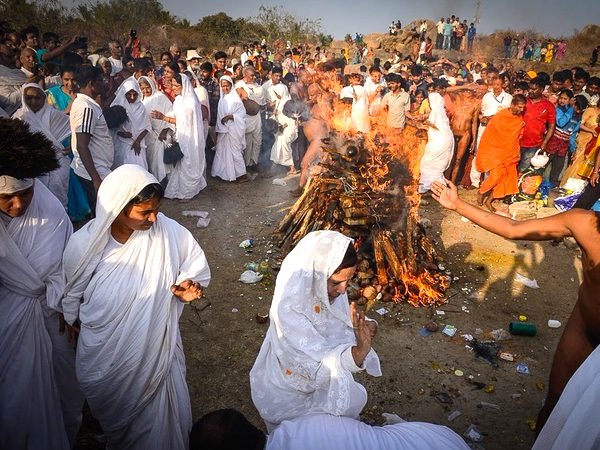 कैसे होता है जैन मुनियों का अंतिम संस्‍कार, क्‍यों लगती है बोली? जानें ...