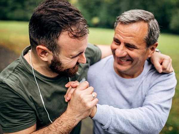 Father-Son Relationship: पिता से मजाक में भी नहीं बोलनी चाहिए ये दिल ...
