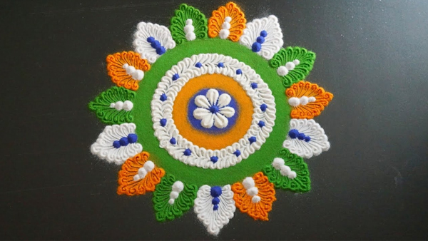 Independence Day Rangoli Designs: ऑफिस और घर में तिरंगा रंगोली बनाकर ...