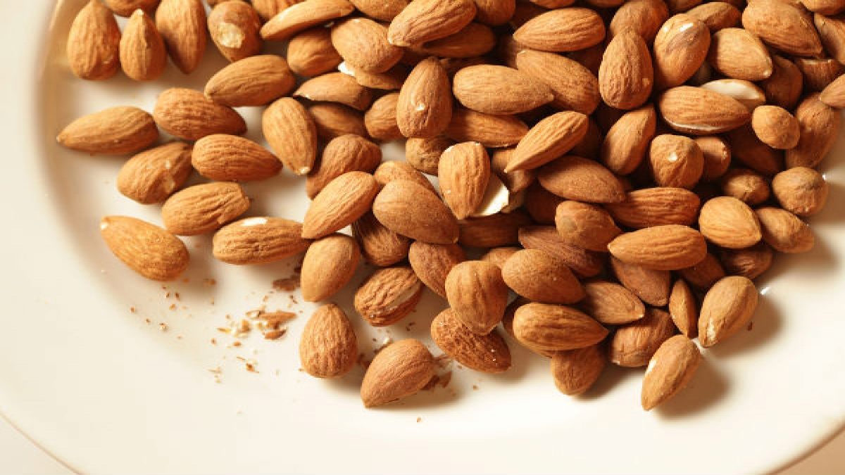 How to Identify Fake Almonds : कहीं आप भी नकली बादाम तो नहीं खा रहे ...