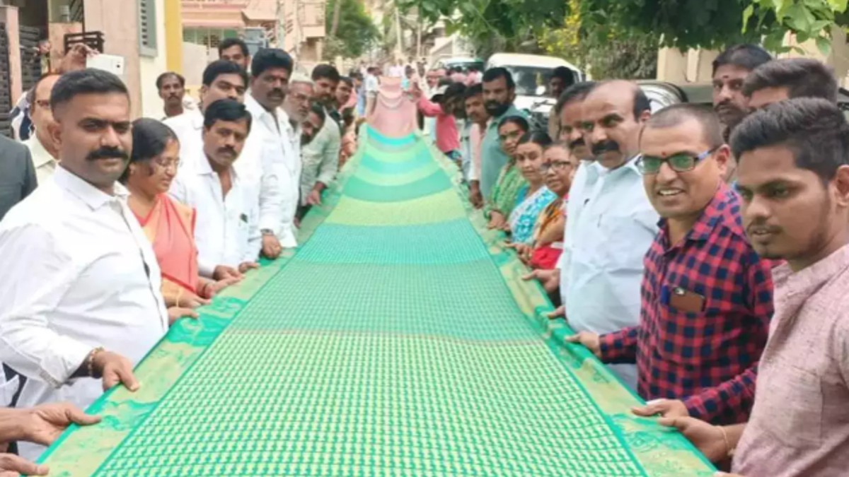 Ram Mandir: जिंदगी की सारी जमापूंजी लगाकर बुनकर ने माता सीता के लिए ...