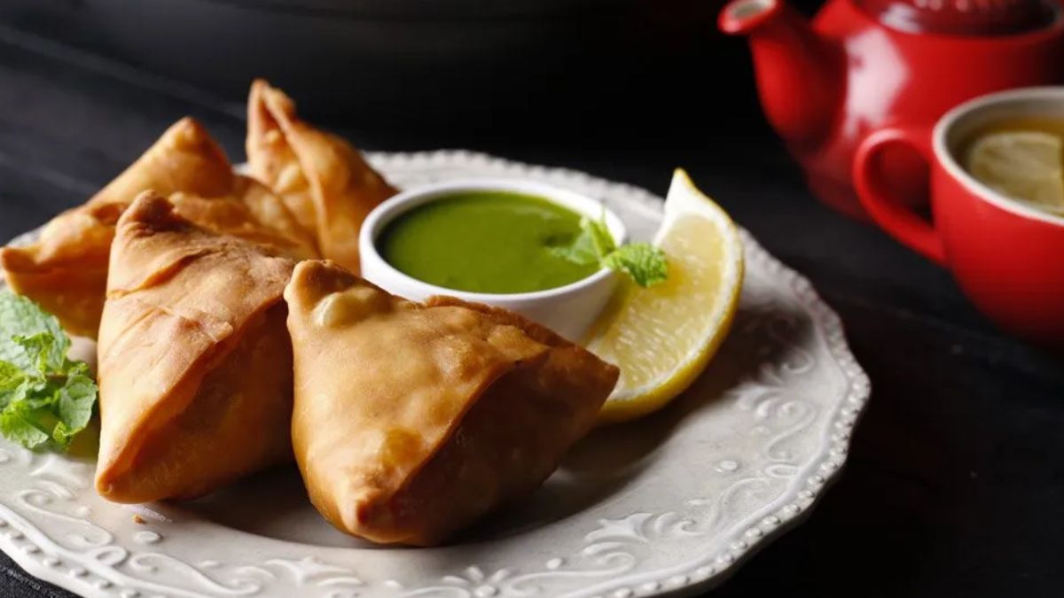 Mutton Keema Samosa Recipe: स्नैक्स में बनाएं रणवीर बरार स्पेशल मटन ...