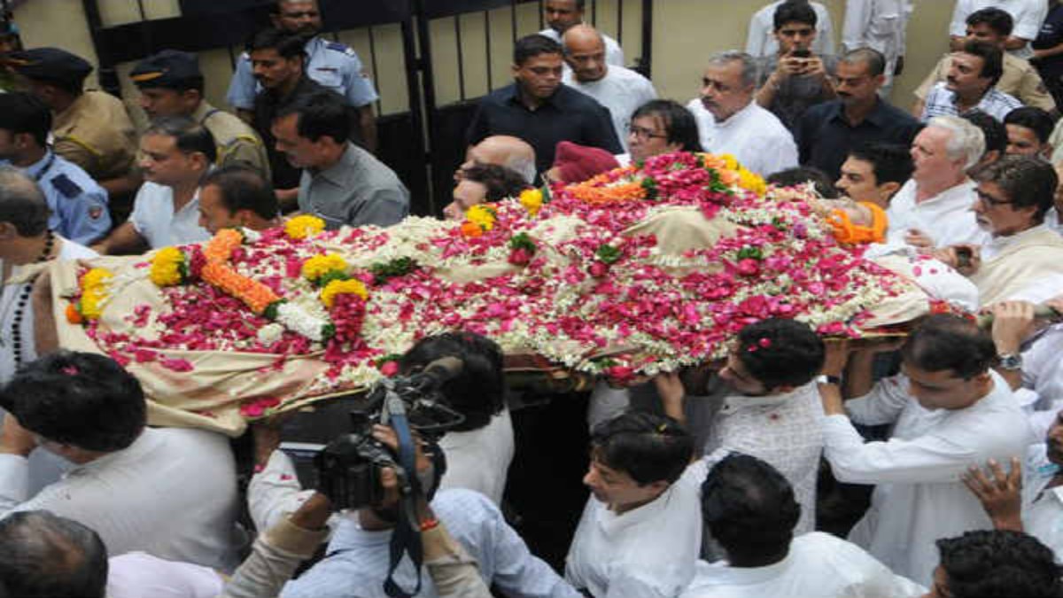 Raste Me Arthi Dekhna: रास्ते में अर्थी का दिखना शुभ है या अशुभ ...